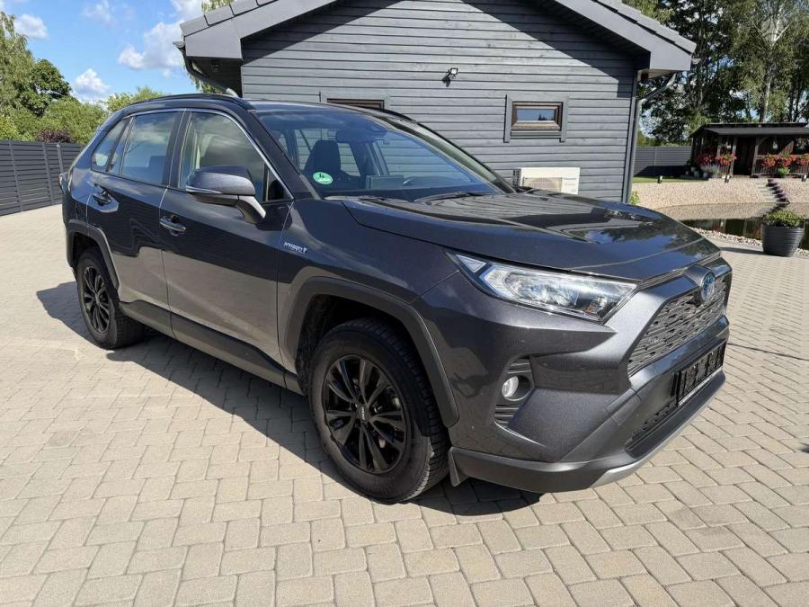 Grey Toyota RAV4 2020 in Telschi, with an engine capacity of 2.49 L and mileage of 61 thousand km for 17750 €, photo 24 on AUTOMOTO.COM.LV