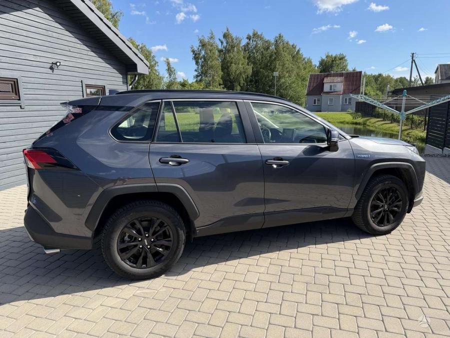 Grey Toyota RAV4 2020 in Telschi, with an engine capacity of 2.49 L and mileage of 61 thousand km for 17750 €, photo 33 on AUTOMOTO.COM.LV