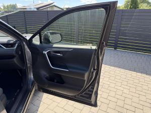Grey Toyota RAV4 2020 in Telschi, with an engine capacity of 2.49 L and mileage of 61 thousand km for 17750 €, photo 41 on AUTOMOTO.COM.LV