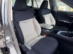 Grey Toyota RAV4 2020 in Telschi, with an engine capacity of 2.49 L and mileage of 61 thousand km for 17750 €, photo 44 on AUTOMOTO.COM.LV