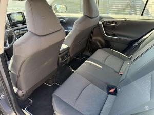 Grey Toyota RAV4 2020 in Telschi, with an engine capacity of 2.49 L and mileage of 61 thousand km for 17750 €, photo 49 on AUTOMOTO.COM.LV