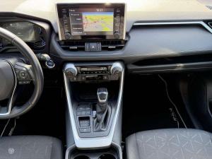 Grey Toyota RAV4 2020 in Telschi, with an engine capacity of 2.49 L and mileage of 61 thousand km for 17750 €, photo 55 on AUTOMOTO.COM.LV
