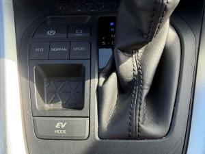 Grey Toyota RAV4 2020 in Telschi, with an engine capacity of 2.49 L and mileage of 61 thousand km for 17750 €, photo 56 on AUTOMOTO.COM.LV