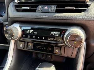 Grey Toyota RAV4 2020 in Telschi, with an engine capacity of 2.49 L and mileage of 61 thousand km for 17750 €, photo 57 on AUTOMOTO.COM.LV