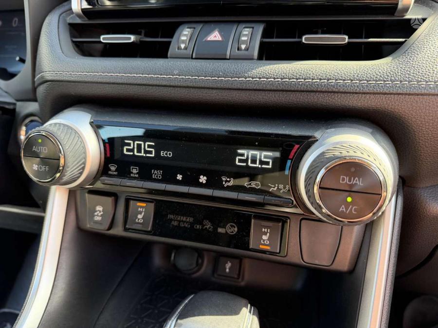 Grey Toyota RAV4 2020 in Telschi, with an engine capacity of 2.49 L and mileage of 61 thousand km for 17750 €, photo 57 on AUTOMOTO.COM.LV