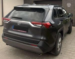 Pelēks Toyota RAV4 2020 Viļņa, ar dzinēja tilpumu 1.99 L un nobraukumu 130 tūkst. km par 22365 €, foto 4 vietnē AUTOMOTO.COM.LV