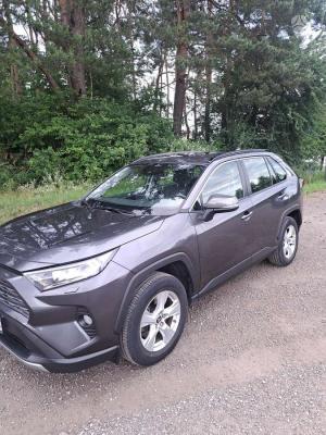 Pelēks Toyota RAV4 2020 Viļņa, ar dzinēja tilpumu 1.99 L un nobraukumu 160 tūkst. km par 21500 €, foto  vietnē AUTOMOTO.COM.LV