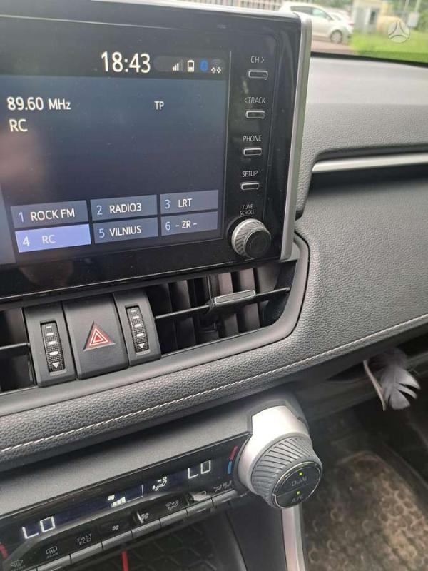 Grey Toyota RAV4 2020 in Vilnius, with an engine capacity of 1.99 L and mileage of 160 thousand km for 21500 €, photo 6 on AUTOMOTO.COM.LV