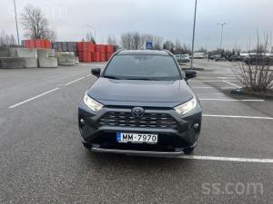 Pelēks Toyota RAV4 2020 Daugavpils, ar dzinēja tilpumu 2.50 L un nobraukumu 60 tūkst. km par 29500 €, foto  vietnē AUTOMOTO.COM.LV