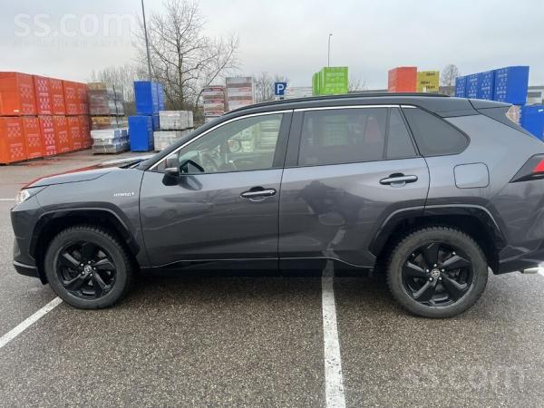 Pelēks Toyota RAV4 2020 Daugavpils, ar dzinēja tilpumu 2.50 L un nobraukumu 60 tūkst. km par 29500 €, foto 3 vietnē AUTOMOTO.COM.LV