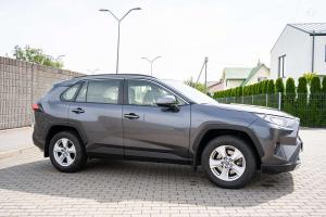 Grey Toyota RAV4 2020 in Marijampole, with an engine capacity of 1.99 L and mileage of 49 thousand km for 23700 €, photo 4 on AUTOMOTO.COM.LV