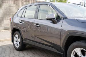 Grey Toyota RAV4 2020 in Marijampole, with an engine capacity of 1.99 L and mileage of 49 thousand km for 23700 €, photo 5 on AUTOMOTO.COM.LV