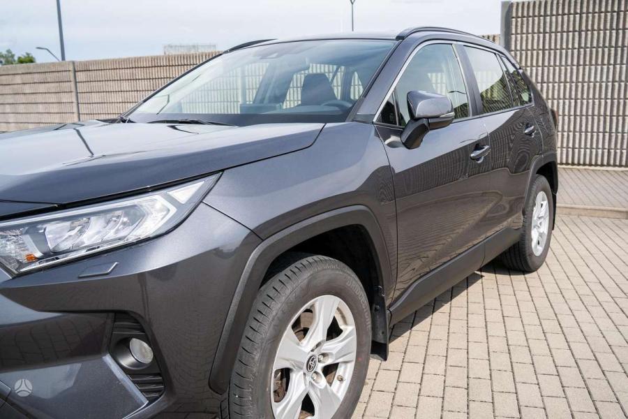 Grey Toyota RAV4 2020 in Marijampole, with an engine capacity of 1.99 L and mileage of 49 thousand km for 23700 €, photo 7 on AUTOMOTO.COM.LV