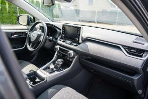 Grey Toyota RAV4 2020 in Marijampole, with an engine capacity of 1.99 L and mileage of 49 thousand km for 23700 €, photo 12 on AUTOMOTO.COM.LV