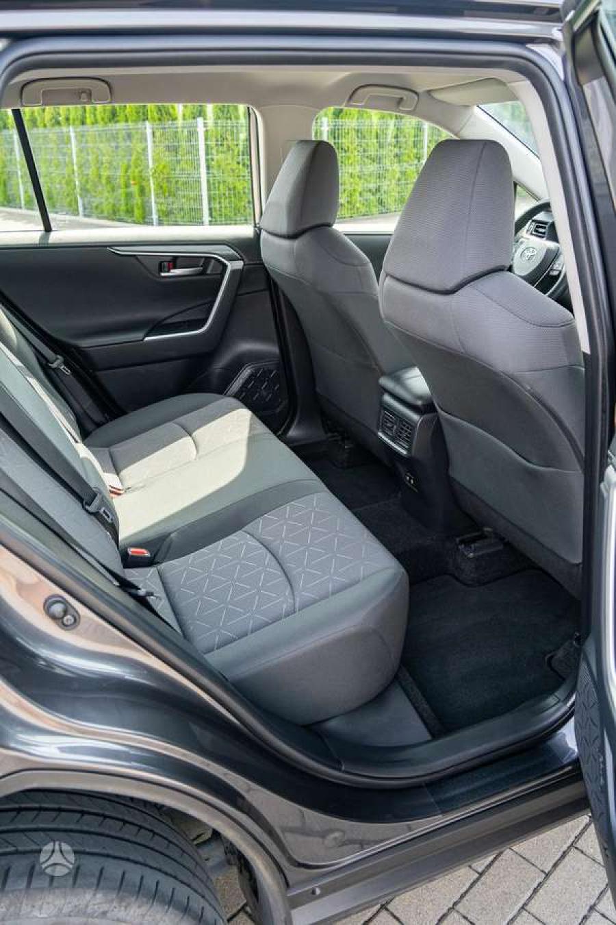 Grey Toyota RAV4 2020 in Marijampole, with an engine capacity of 1.99 L and mileage of 49 thousand km for 23700 €, photo 14 on AUTOMOTO.COM.LV