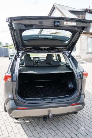 Grey Toyota RAV4 2020 in Marijampole, with an engine capacity of 1.99 L and mileage of 49 thousand km for 23700 €, photo 28 on AUTOMOTO.COM.LV