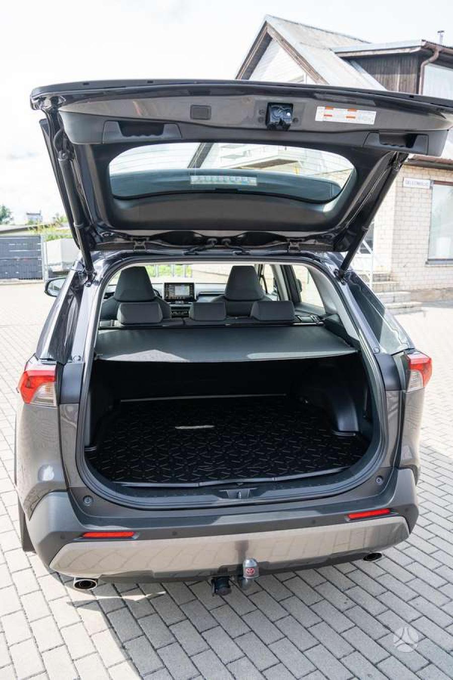 Grey Toyota RAV4 2020 in Marijampole, with an engine capacity of 1.99 L and mileage of 49 thousand km for 23700 €, photo 28 on AUTOMOTO.COM.LV