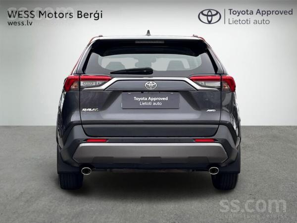 Grey Toyota RAV4 2020 in Riga, with an engine capacity of 2.00 L and mileage of 159 thousand km for 23490 €, photo 4 on AUTOMOTO.COM.LV