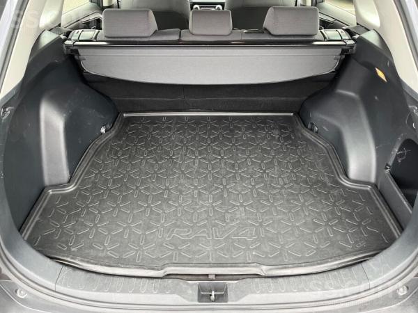 Grey Toyota RAV4 2020 in Riga, with an engine capacity of 2.00 L and mileage of 159 thousand km for 23490 €, photo 10 on AUTOMOTO.COM.LV