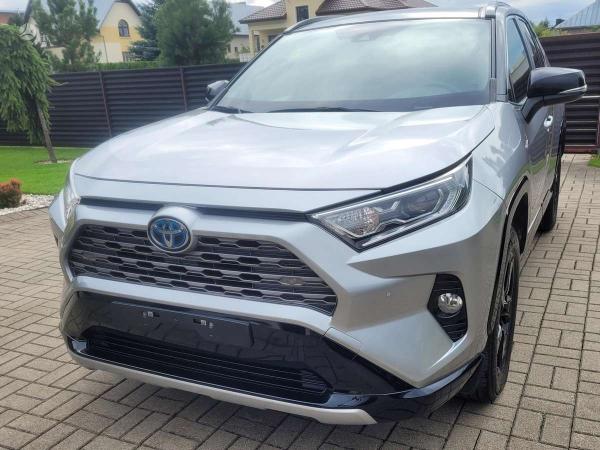Grey Toyota RAV4 2020 in Panevezys, with an engine capacity of 2.50 L and mileage of 152 thousand km for 24900 €, photo 2 on AUTOMOTO.COM.LV