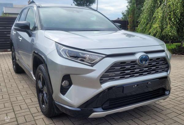 Grey Toyota RAV4 2020 in Panevezys, with an engine capacity of 2.50 L and mileage of 152 thousand km for 24900 €, photo 4 on AUTOMOTO.COM.LV