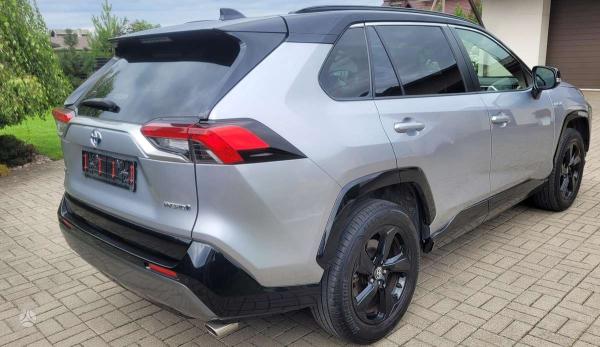 Grey Toyota RAV4 2020 in Panevezys, with an engine capacity of 2.50 L and mileage of 152 thousand km for 24900 €, photo 5 on AUTOMOTO.COM.LV