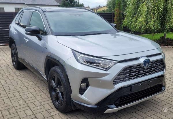 Grey Toyota RAV4 2020 in Panevezys, with an engine capacity of 2.50 L and mileage of 152 thousand km for 24900 €, photo 6 on AUTOMOTO.COM.LV