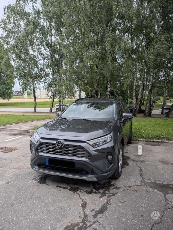 Grey Toyota RAV4 2020 in Marijampole, with an engine capacity of 1.99 L and mileage of 60 thousand km for 21680 €, photo 1 on AUTOMOTO.COM.LV