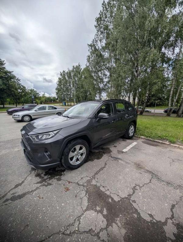 Grey Toyota RAV4 2020 in Marijampole, with an engine capacity of 1.99 L and mileage of 60 thousand km for 21680 €, photo 2 on AUTOMOTO.COM.LV