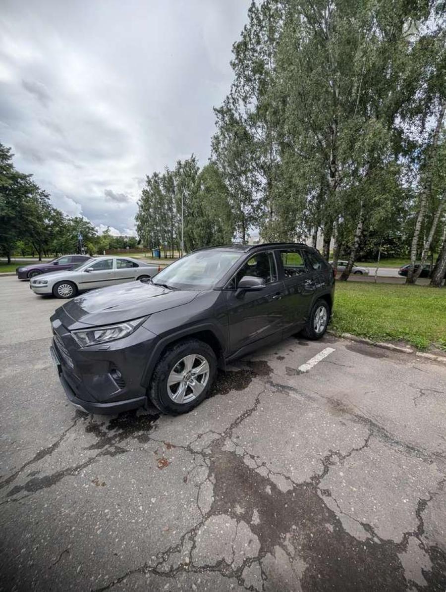 Pelēks Toyota RAV4 2020 Marijampole, ar dzinēja tilpumu 1.99 L un nobraukumu 60 tūkst. km par 21680 €, foto 3 vietnē AUTOMOTO.COM.LV