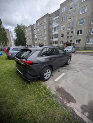 Pelēks Toyota RAV4 2020 Marijampole, ar dzinēja tilpumu 1.99 L un nobraukumu 60 tūkst. km par 21680 €, foto 4 vietnē AUTOMOTO.COM.LV