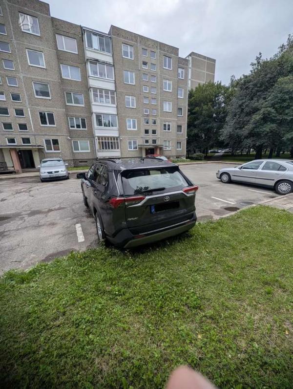 Grey Toyota RAV4 2020 in Marijampole, with an engine capacity of 1.99 L and mileage of 60 thousand km for 21680 €, photo 4 on AUTOMOTO.COM.LV