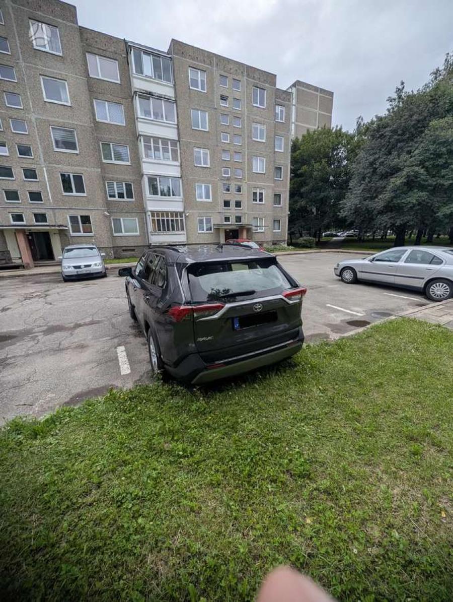 Pelēks Toyota RAV4 2020 Marijampole, ar dzinēja tilpumu 1.99 L un nobraukumu 60 tūkst. km par 21680 €, foto 5 vietnē AUTOMOTO.COM.LV