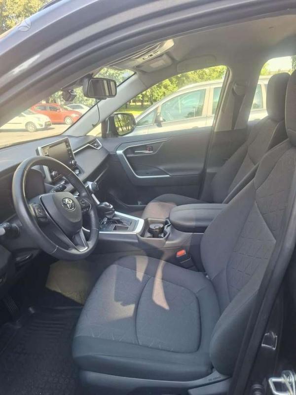 Grey Toyota RAV4 2020 in Marijampole, with an engine capacity of 1.99 L and mileage of 60 thousand km for 21680 €, photo 5 on AUTOMOTO.COM.LV
