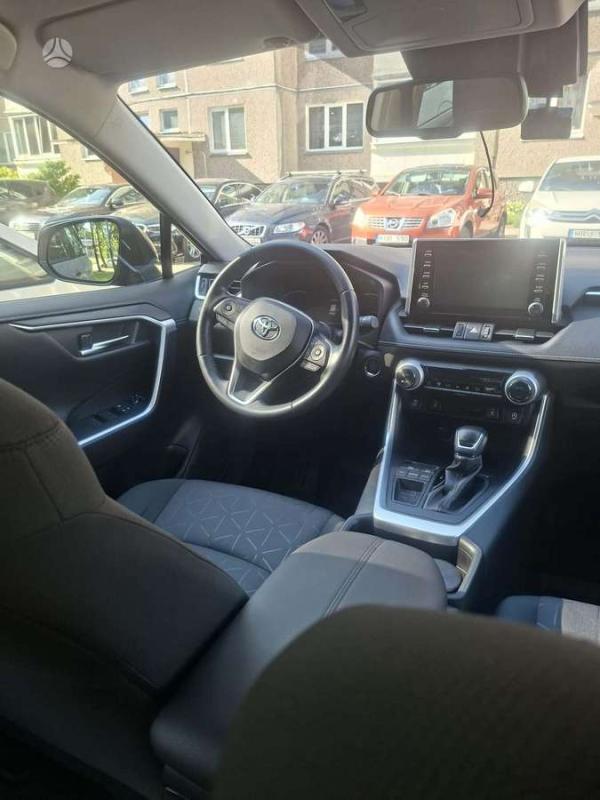 Grey Toyota RAV4 2020 in Marijampole, with an engine capacity of 1.99 L and mileage of 60 thousand km for 21680 €, photo 7 on AUTOMOTO.COM.LV