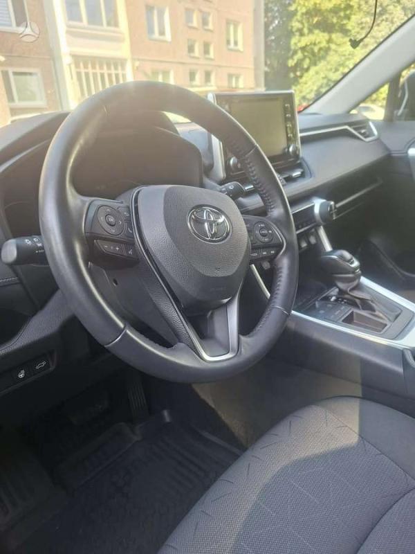 Grey Toyota RAV4 2020 in Marijampole, with an engine capacity of 1.99 L and mileage of 60 thousand km for 21680 €, photo 10 on AUTOMOTO.COM.LV