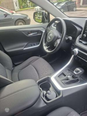 Pelēks Toyota RAV4 2020 Marijampole, ar dzinēja tilpumu 1.99 L un nobraukumu 60 tūkst. km par 21680 €, foto 12 vietnē AUTOMOTO.COM.LV
