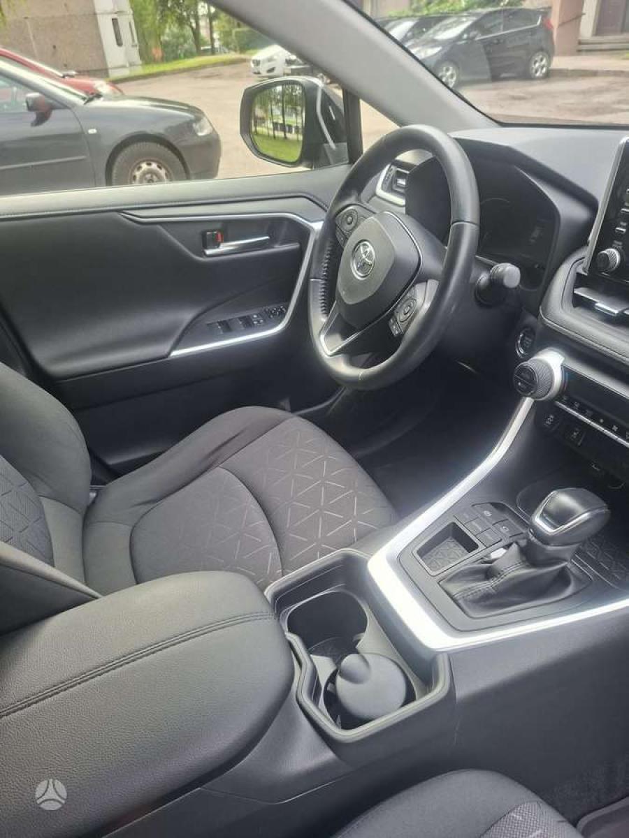 Pelēks Toyota RAV4 2020 Marijampole, ar dzinēja tilpumu 1.99 L un nobraukumu 60 tūkst. km par 21680 €, foto 12 vietnē AUTOMOTO.COM.LV