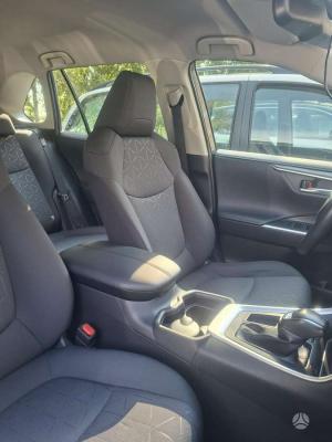 Pelēks Toyota RAV4 2020 Marijampole, ar dzinēja tilpumu 1.99 L un nobraukumu 60 tūkst. km par 21680 €, foto 17 vietnē AUTOMOTO.COM.LV