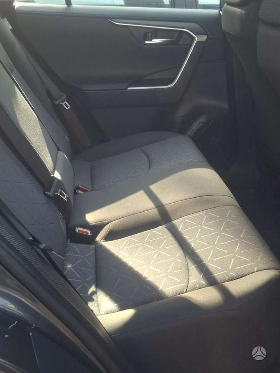 Pelēks Toyota RAV4 2020 Marijampole, ar dzinēja tilpumu 1.99 L un nobraukumu 60 tūkst. km par 21680 €, foto 18 vietnē AUTOMOTO.COM.LV