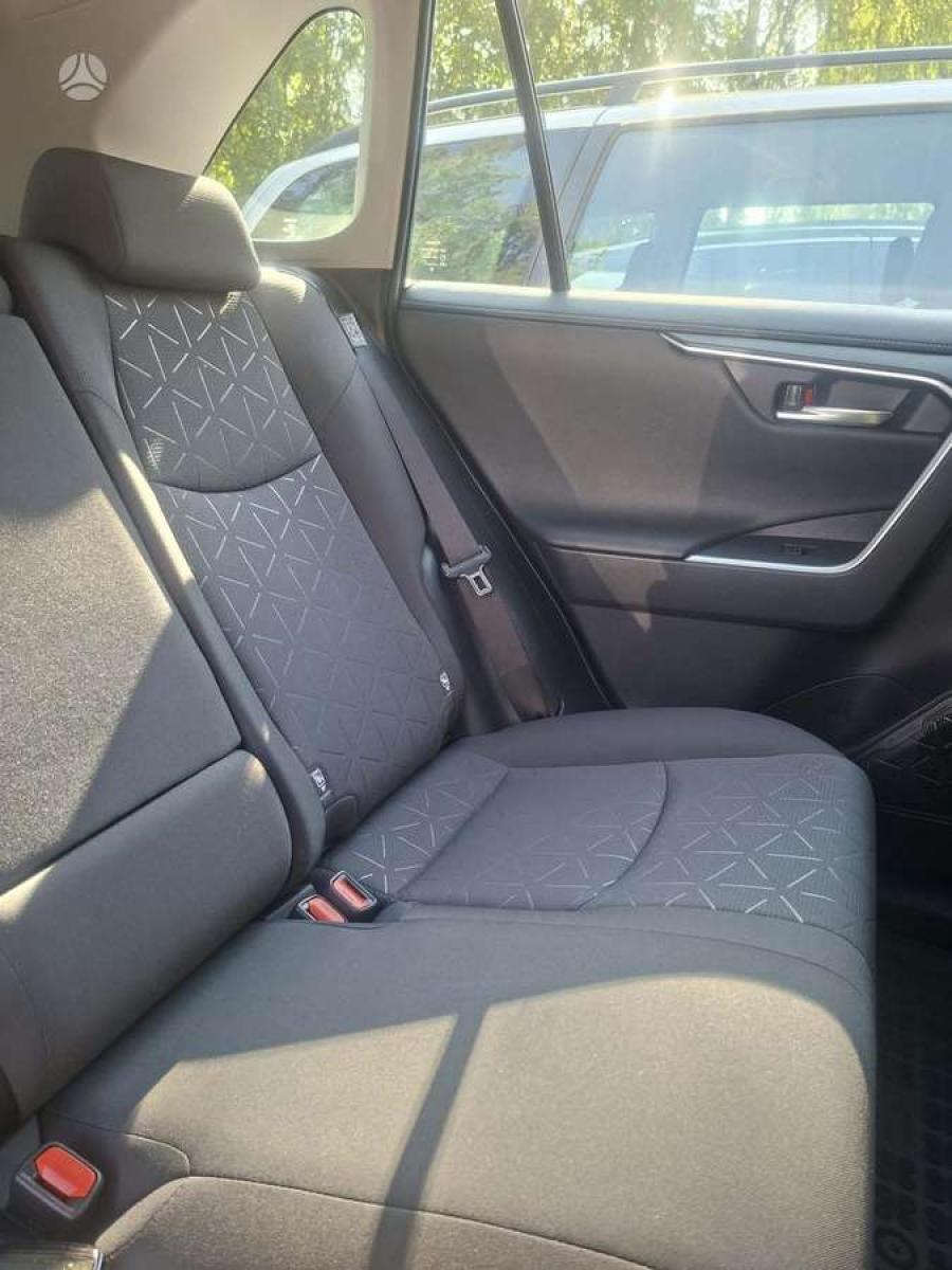 Pelēks Toyota RAV4 2020 Marijampole, ar dzinēja tilpumu 1.99 L un nobraukumu 60 tūkst. km par 21680 €, foto 19 vietnē AUTOMOTO.COM.LV