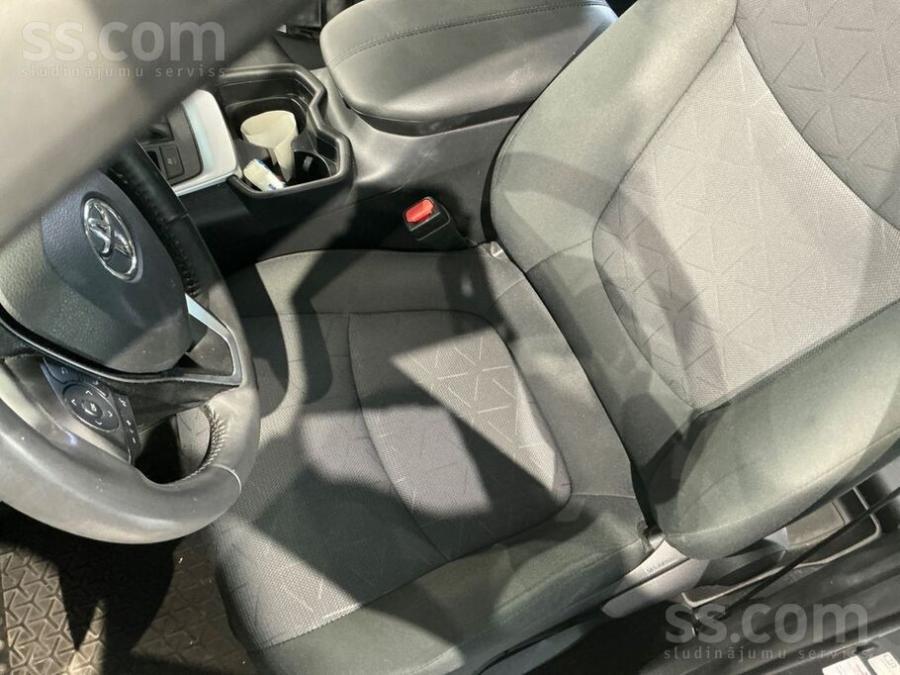 Pelēks Toyota RAV4 2020 Daugavpils, ar dzinēja tilpumu 2.50 L un nobraukumu 56 tūkst. km par 26500 €, foto 15 vietnē AUTOMOTO.COM.LV
