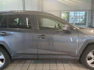 Pelēks Toyota RAV4 2020 Daugavpils, ar dzinēja tilpumu 2.49 L un nobraukumu 56 tūkst. km par 26500 €, foto 8 vietnē AUTOMOTO.COM.LV