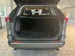 Pelēks Toyota RAV4 2020 Daugavpils, ar dzinēja tilpumu 2.49 L un nobraukumu 56 tūkst. km par 26500 €, foto 10 vietnē AUTOMOTO.COM.LV