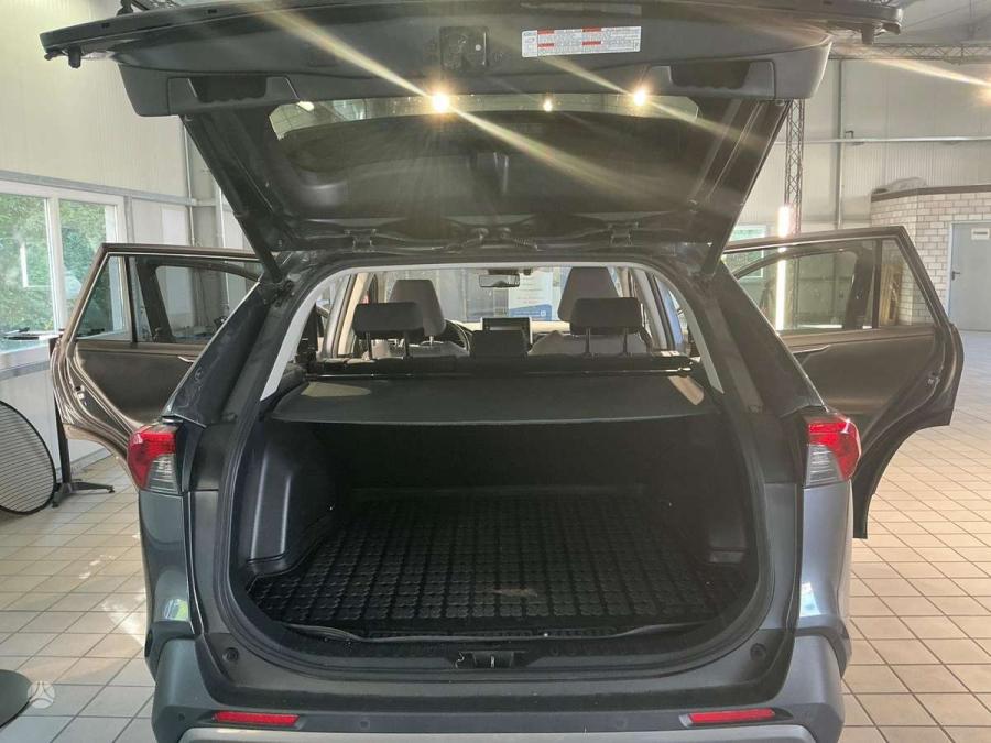 Pelēks Toyota RAV4 2020 Daugavpils, ar dzinēja tilpumu 2.49 L un nobraukumu 56 tūkst. km par 26500 €, foto 11 vietnē AUTOMOTO.COM.LV
