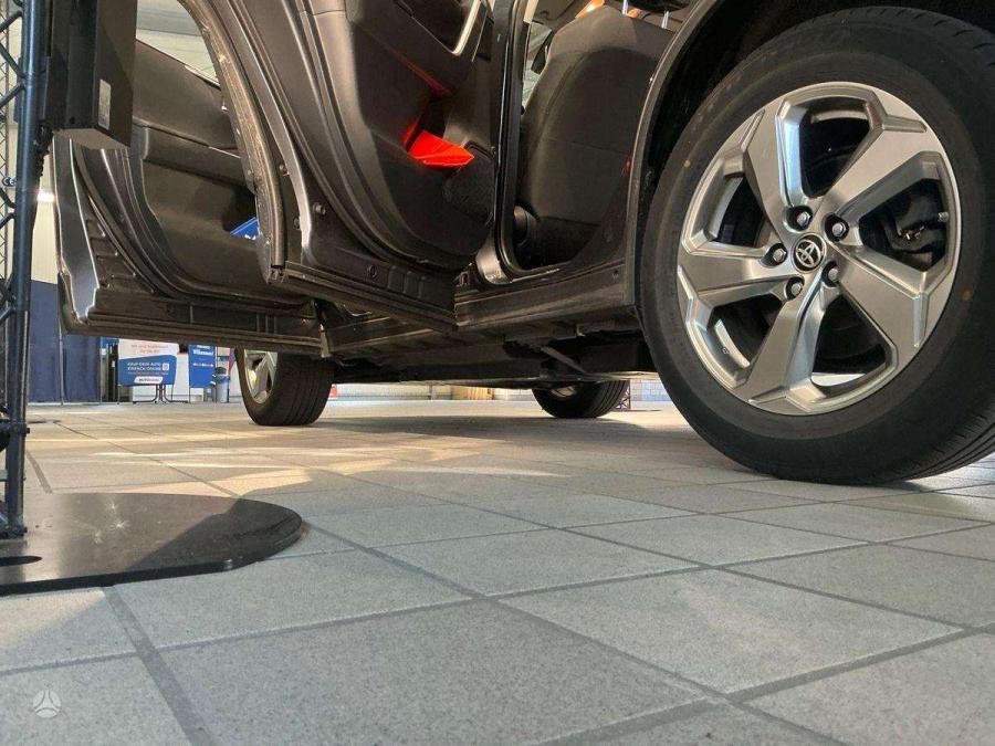 Pelēks Toyota RAV4 2020 Daugavpils, ar dzinēja tilpumu 2.49 L un nobraukumu 56 tūkst. km par 26500 €, foto 17 vietnē AUTOMOTO.COM.LV