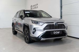 Pelēks Toyota RAV4 2020 Viļņa, ar dzinēja tilpumu 2.49 L un nobraukumu 121 tūkst. km par 24900 €, foto  vietnē AUTOMOTO.COM.LV
