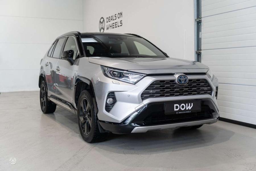 Pelēks Toyota RAV4 2020 Viļņa, ar dzinēja tilpumu 2.49 L un nobraukumu 121 tūkst. km par 24900 €, foto 1 vietnē AUTOMOTO.COM.LV