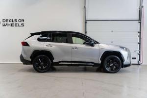 Pelēks Toyota RAV4 2020 Viļņa, ar dzinēja tilpumu 2.49 L un nobraukumu 121 tūkst. km par 24900 €, foto 4 vietnē AUTOMOTO.COM.LV