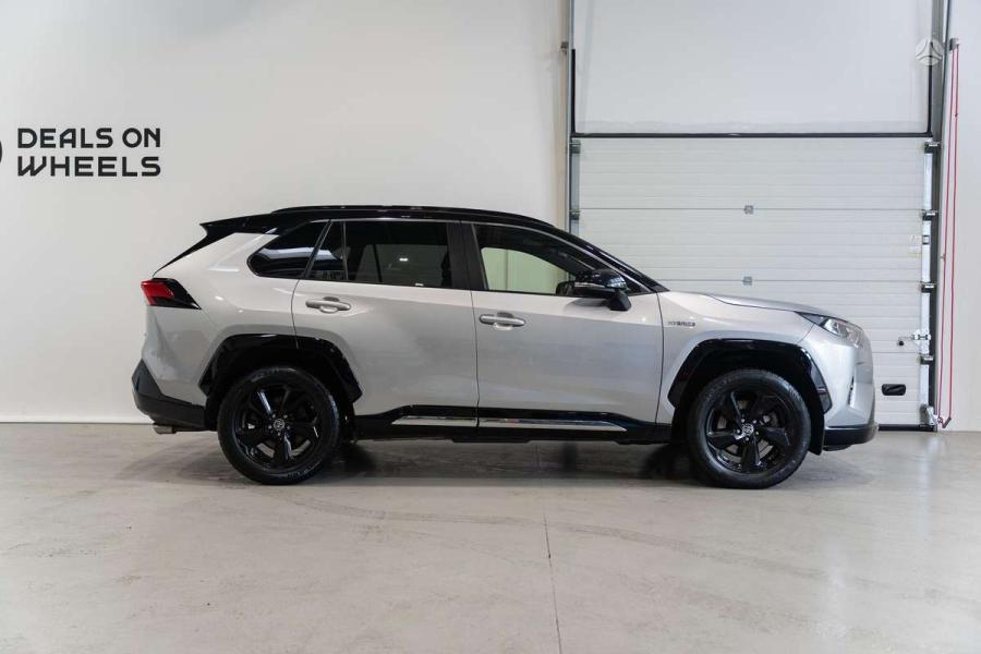Pelēks Toyota RAV4 2020 Viļņa, ar dzinēja tilpumu 2.49 L un nobraukumu 121 tūkst. km par 24900 €, foto 4 vietnē AUTOMOTO.COM.LV